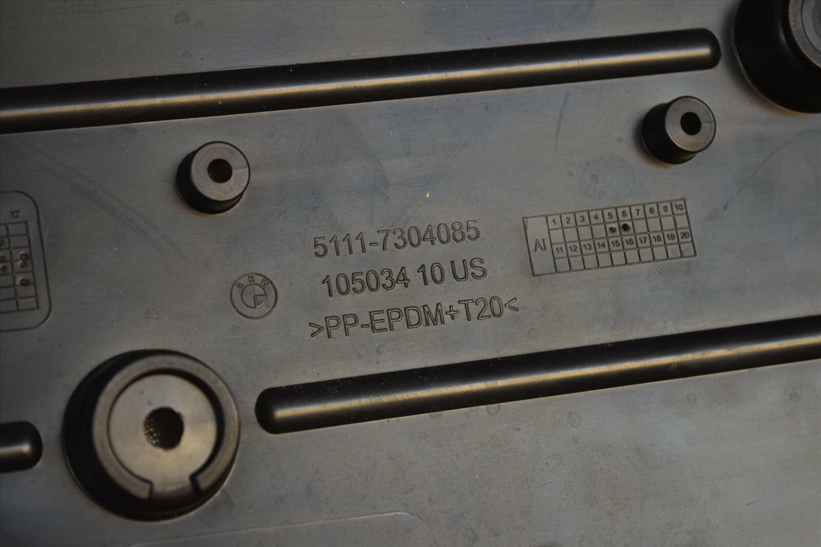 GENUINE BMW X5 F15 2013-2018 FRONT BUMPER NUMBER PLATE HOLDER ...