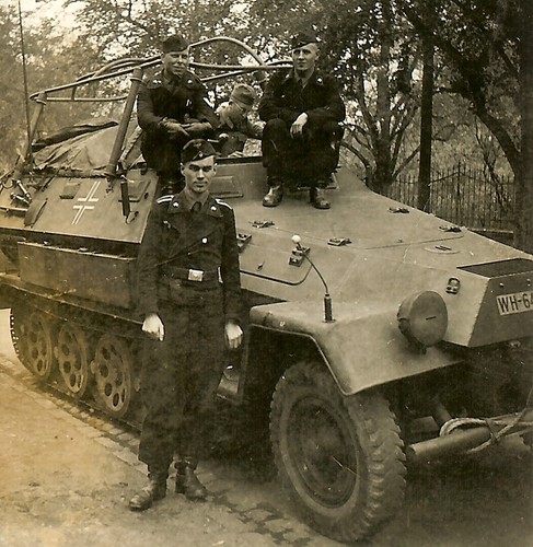 **RARE! German Panzermen w/ Radio-Command SdKfz.251 Armored Halftrack ...