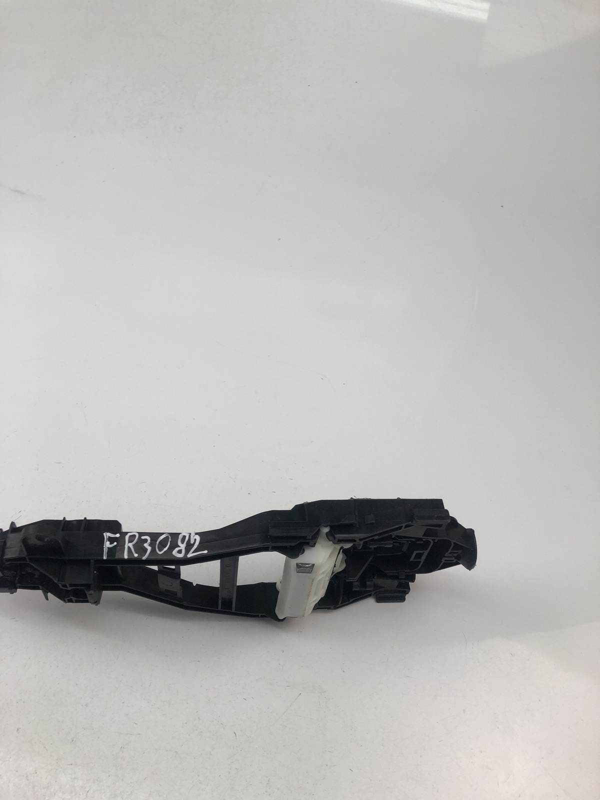 FR3082 VOLVO Exterior Handle Bracket 30747097 | eBay