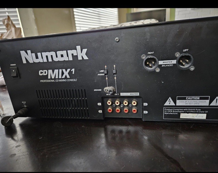 Discontinued Numark CD Mix 1 Professional CD Mixing Console POWERS ON ...