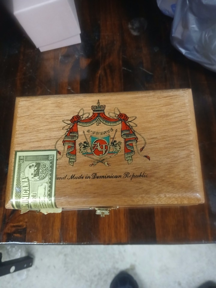FLOR FINA 8-5-8 By Arturo Fuente Empty Wooden Cigar Box Humidor Hinged ...