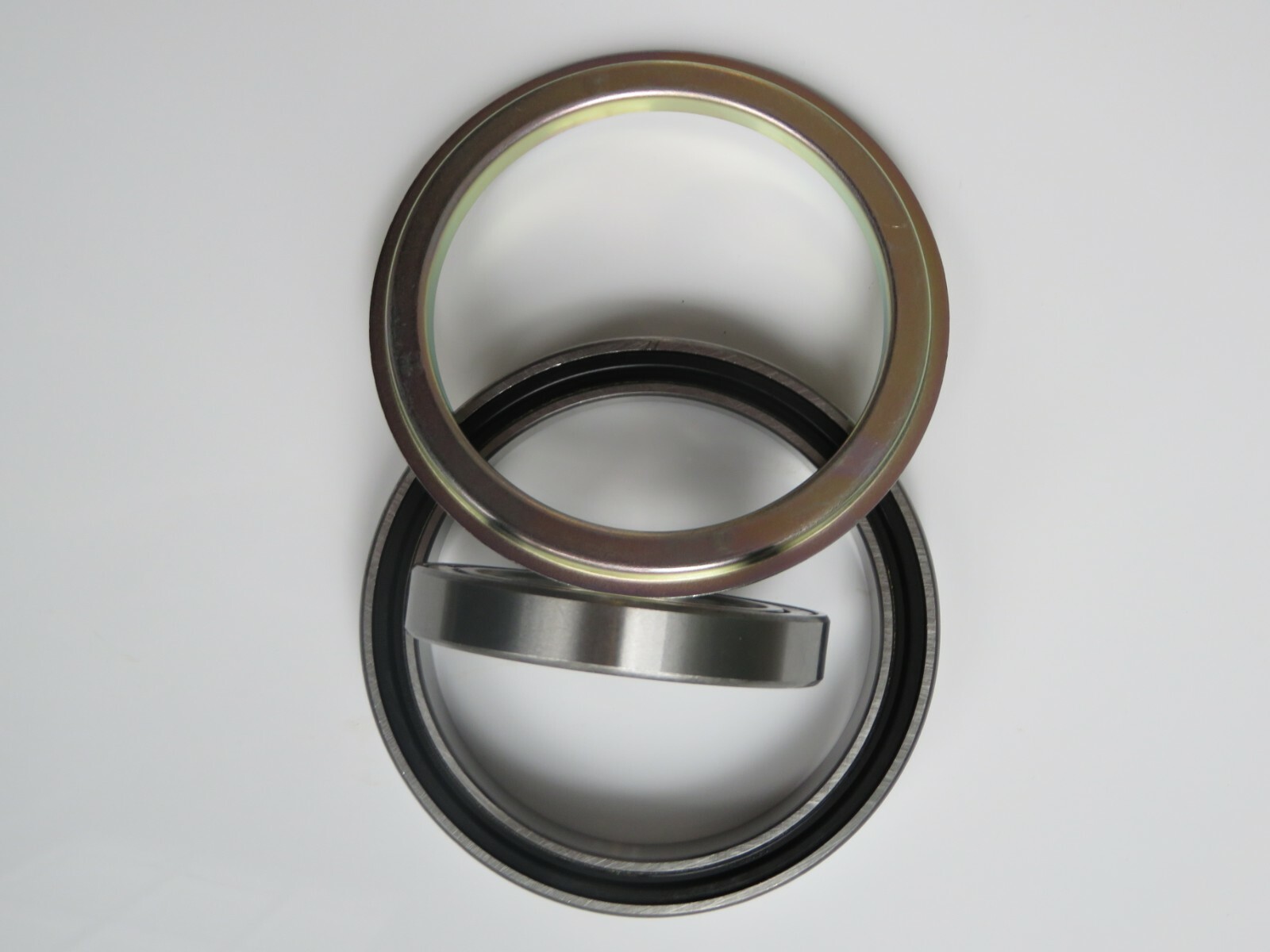 2 Bearing & deflector Toyota Matrix coupling 4130368010 4130368011 ...