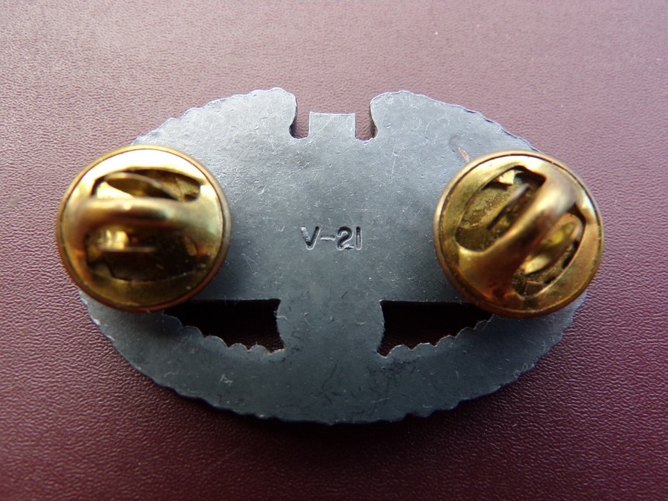 Medic Combat Medical Badge CMB military Insignia Hat Uniform Lapel Pin ...