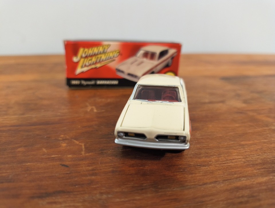 Johnny Lightning 1969 Plymouth Barracuda 340 | 60s Sizzle Series 1:64 ...