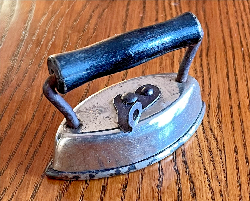 Vintage Sad Iron A-Best-O / Child Size Toy / Salesman Sample / 3 ½ ...