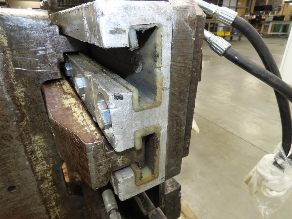 Long Reach Rotating Pallet Cardboard Bale Clamp Class 2 Forklift Range ...