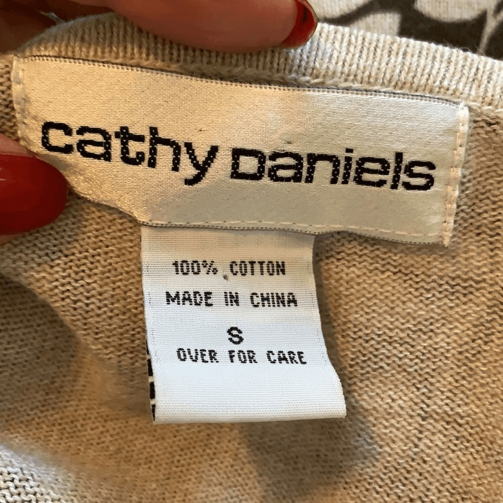 Cathy Daniels tan & brown leaf design short sleeved s… - Gem