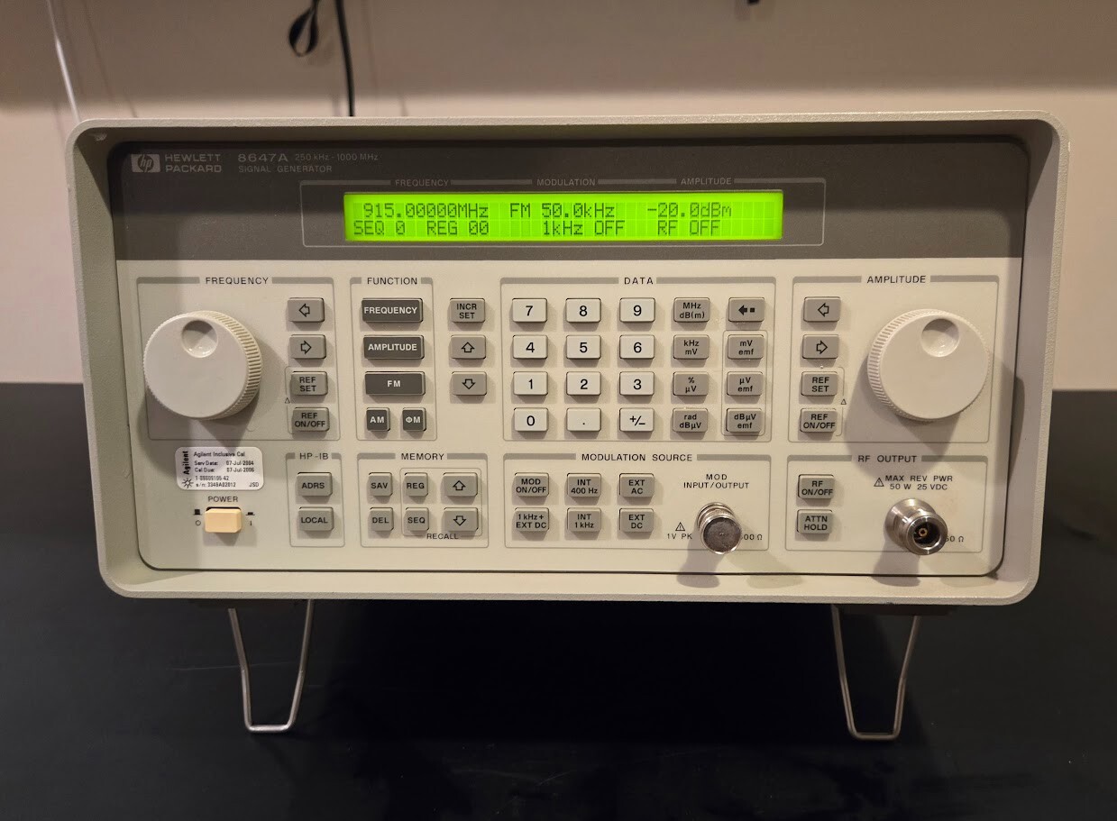 HP 8647A Synthesized RF Signal Generator, 250 kHz to 1000 MHz - BAD ...