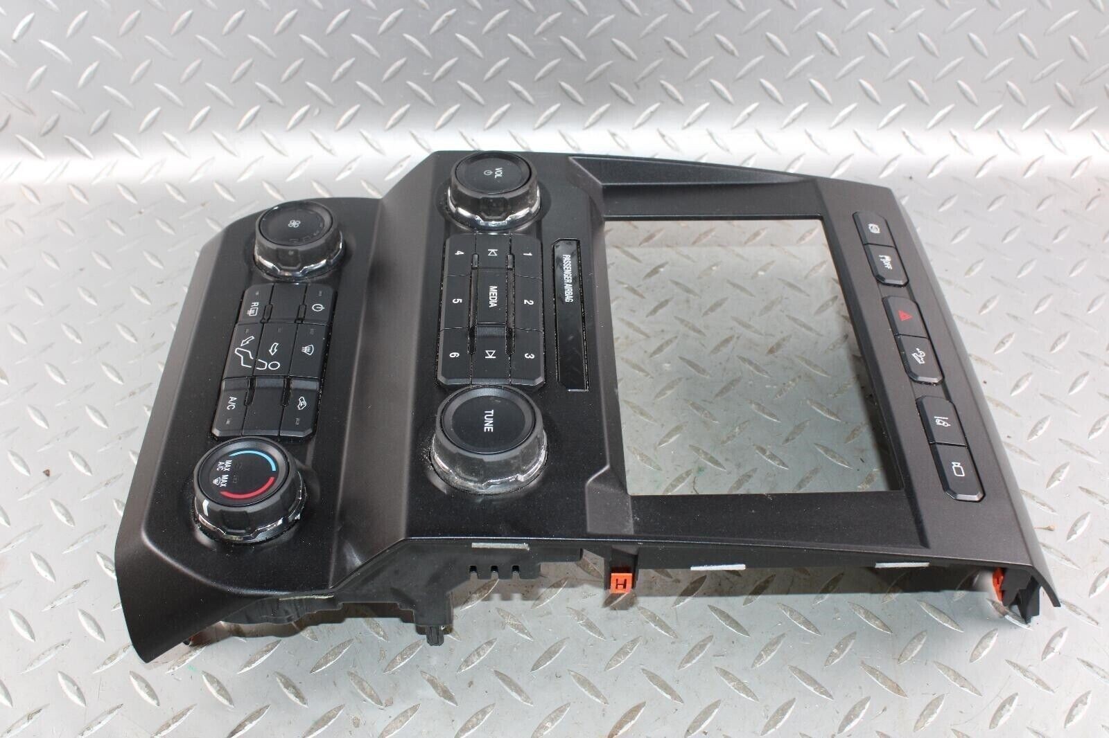 19-22 FORD F250 radio climate control dash 8" screen panel LC3T-18E243 ...