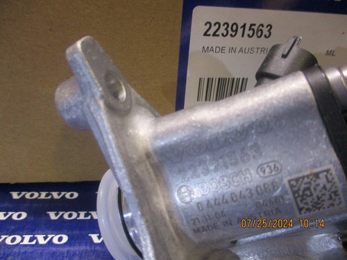 NEW 100% Genuine OEM Volvo Mack DEF Dosing Unit 22391563 22391565 | eBay