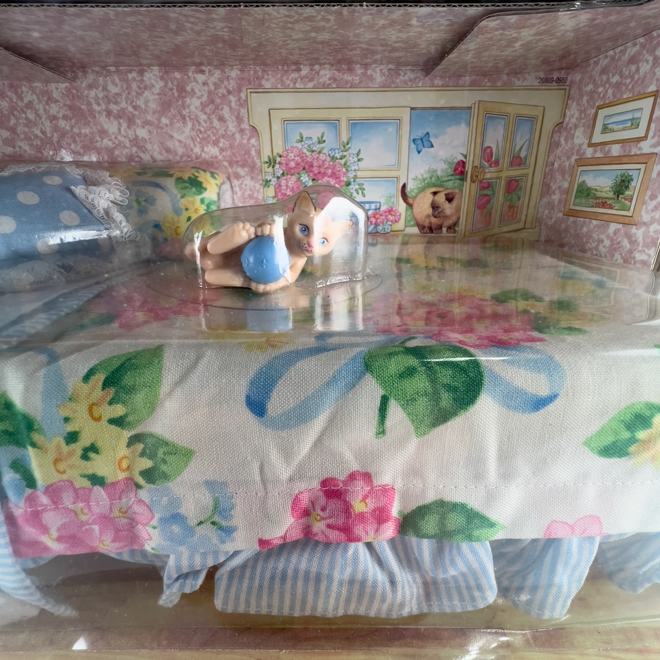 1998 Barbie Decor Collection Upholstered Bed With Cat Doll Furniture ...