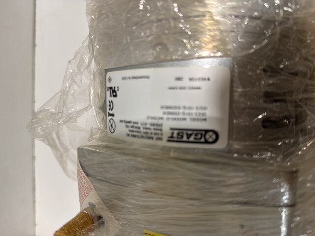 Gast 0523-101Q-G588DX Rotary Vane Vacuum Pump 120/230VAC 1PH 1/ - New ...