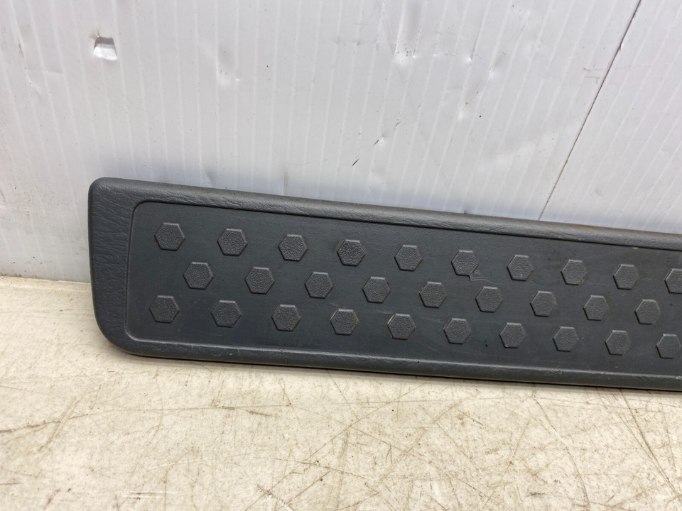 2003-2005 HONDA PILOT LEFT FRONT DOOR OUTER SILL SCUFF PLATE TRIM COVER ...