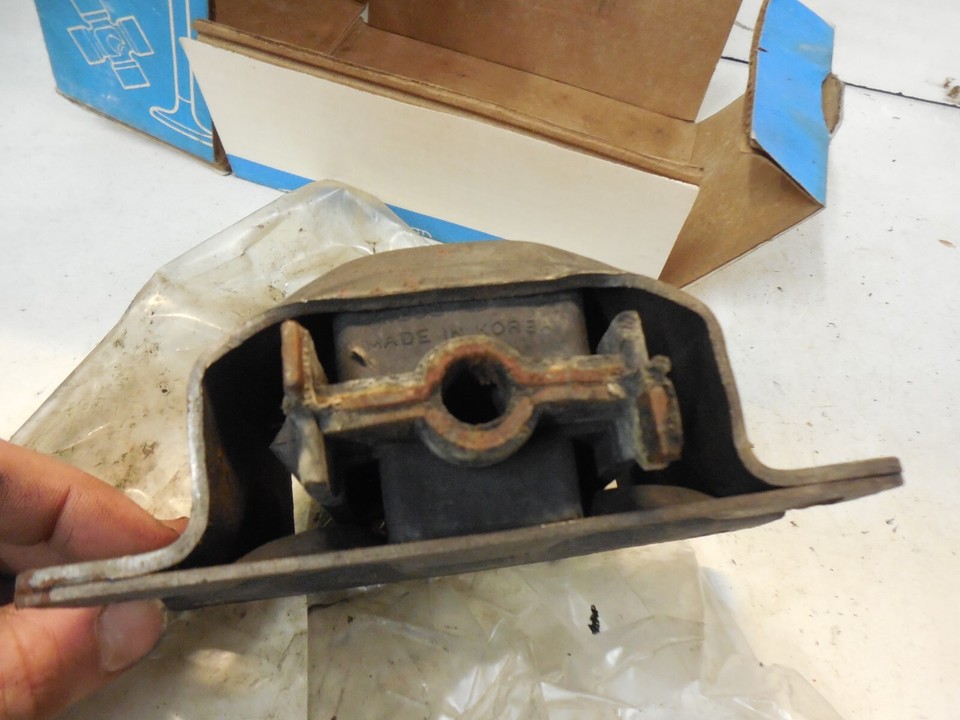 72-75 fits GM Chevy 307 350 400 V8 Front Engine Motor Mount 2301 | eBay