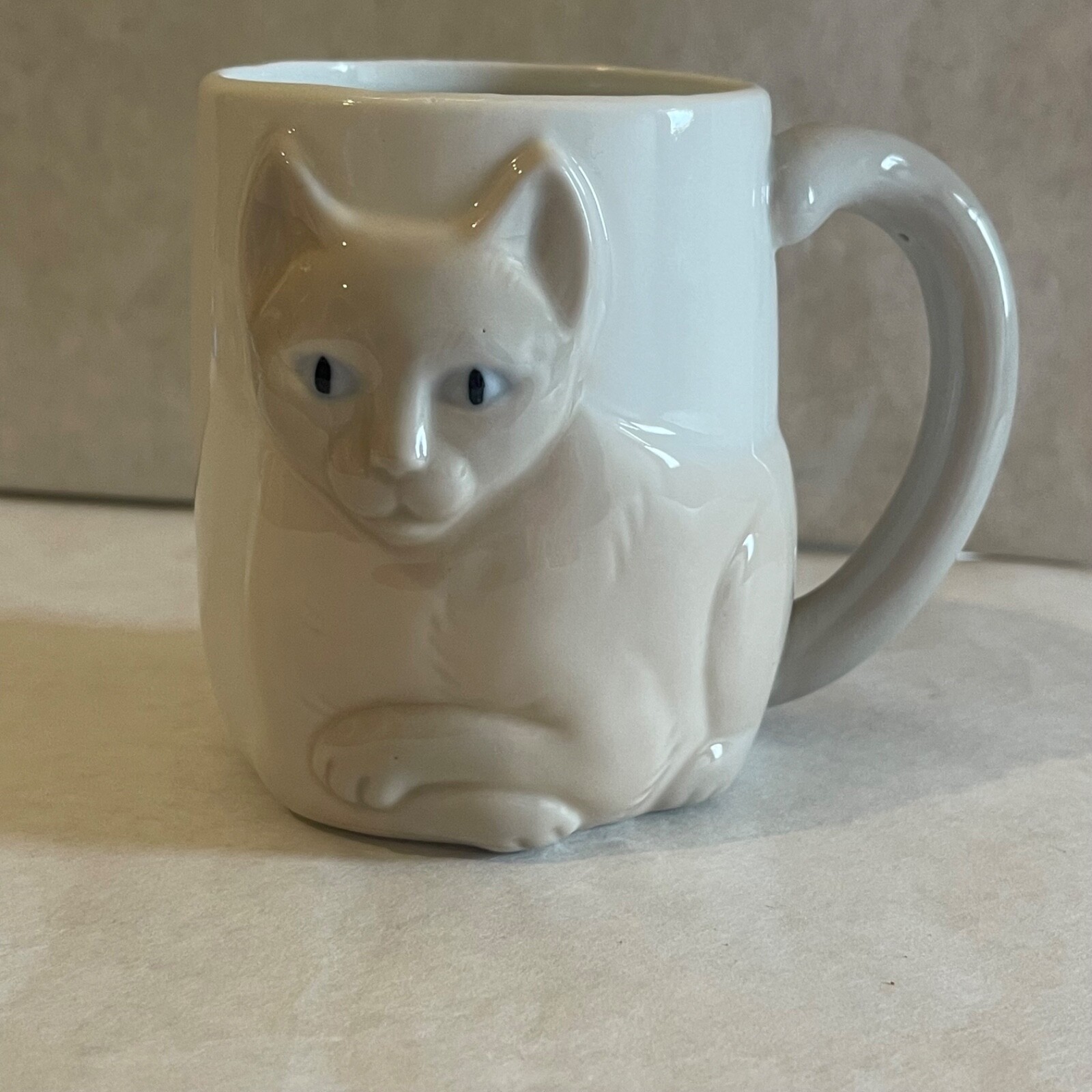 3D White Cat Ceramic Mug Blue Eyes Tail is Handle 8 oz 3.75" Tall | eBay