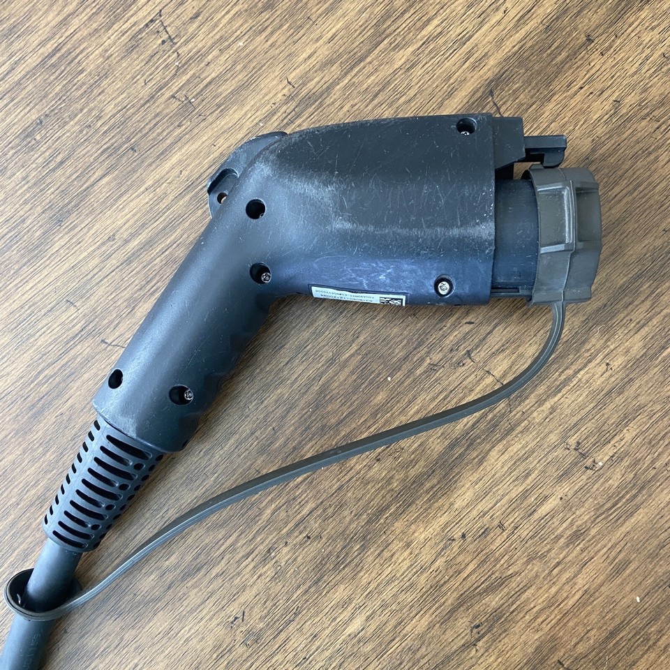 Nissan Leaf Ariya 240v EV Charger level 2 30 Amps fast home charging ...