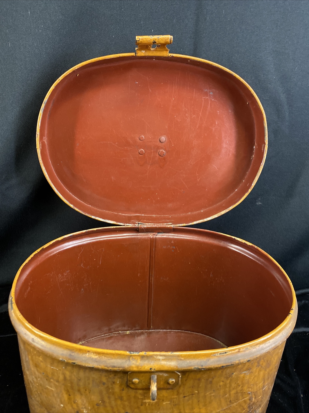 ANTIQUE RARE ENGLISH 1800'S METAL HAT BOX, LARGE & OR… - Gem