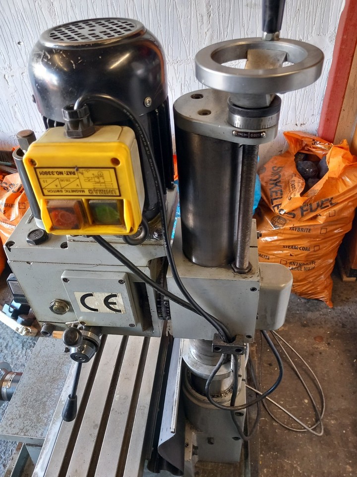 Axminster Single Phase Milling Machine 3 axis DRO Collet Set MT2 ...