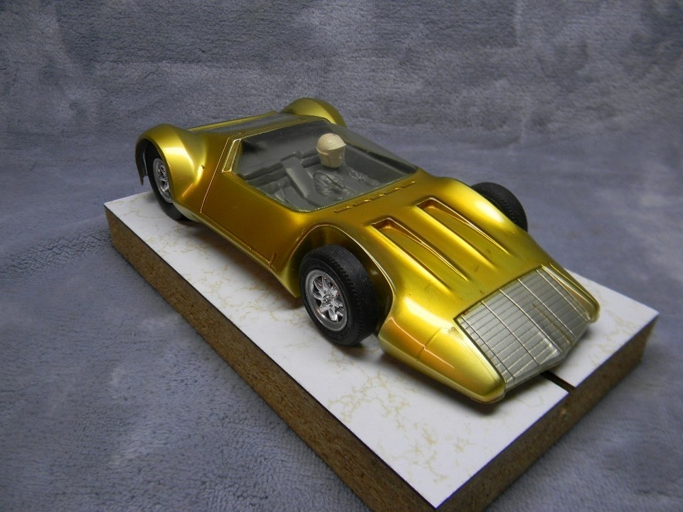 1/24 SCALE 1966 VINTAGE ORIGINAL MONOGRAM VAMPIRE METALLIC GOLD THINGIE ...