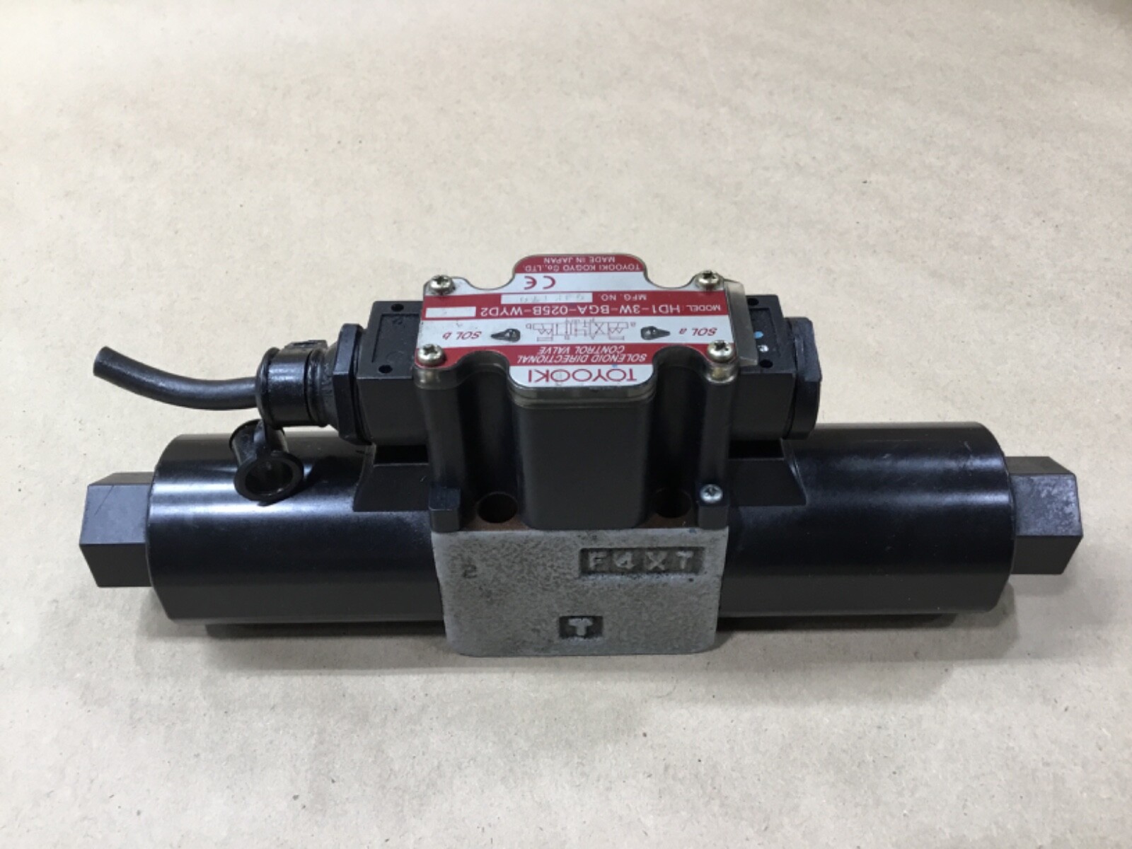 Toyooki Kogyo HD1-3W-BGA-025B-WYD2 Solenoid Directional Valve #09C14PR4 ...
