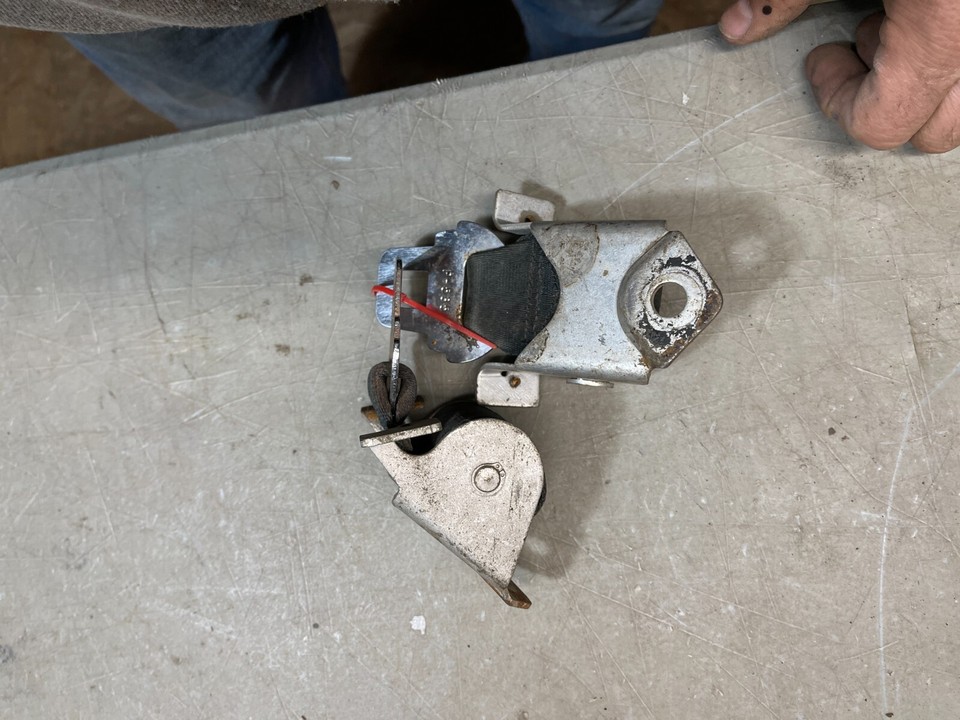 1970 CUDA CHALLENGER E-BODY USED OEM SEAT BELT RETRACTOR SET 2999587 70 ...