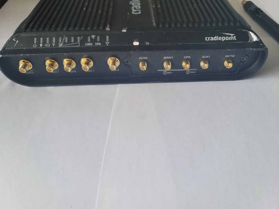 Cradlepoint IBR1700 Mobile Wireless Modem/ w 2.5 / 5GHZ Antennas | eBay