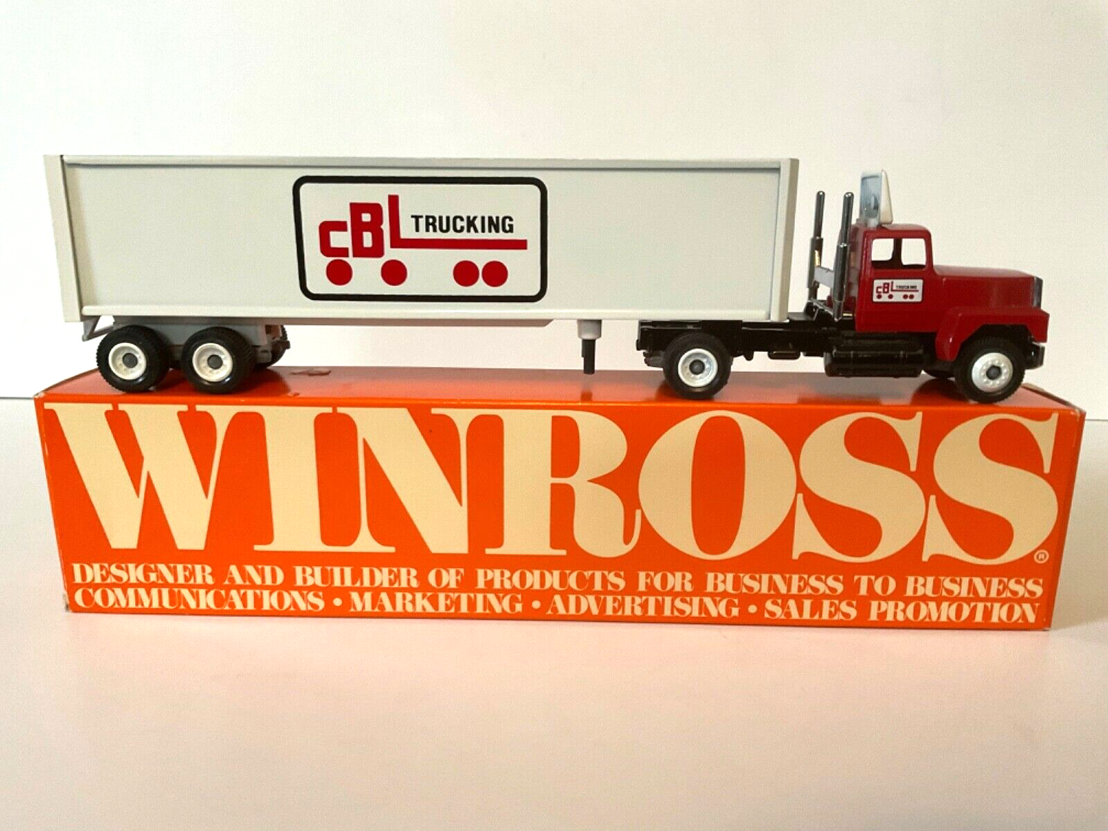 CBL Trucking Co with Ford 9000 Cab 1991 Winross 1/64th Scale Tractor ...