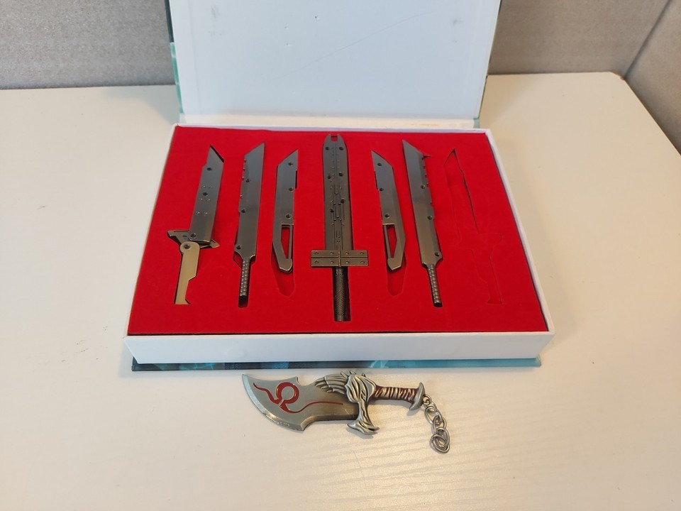 Final Fantasy - Chinese Gift Weapon Set Box Edition ^missing One Sword ...