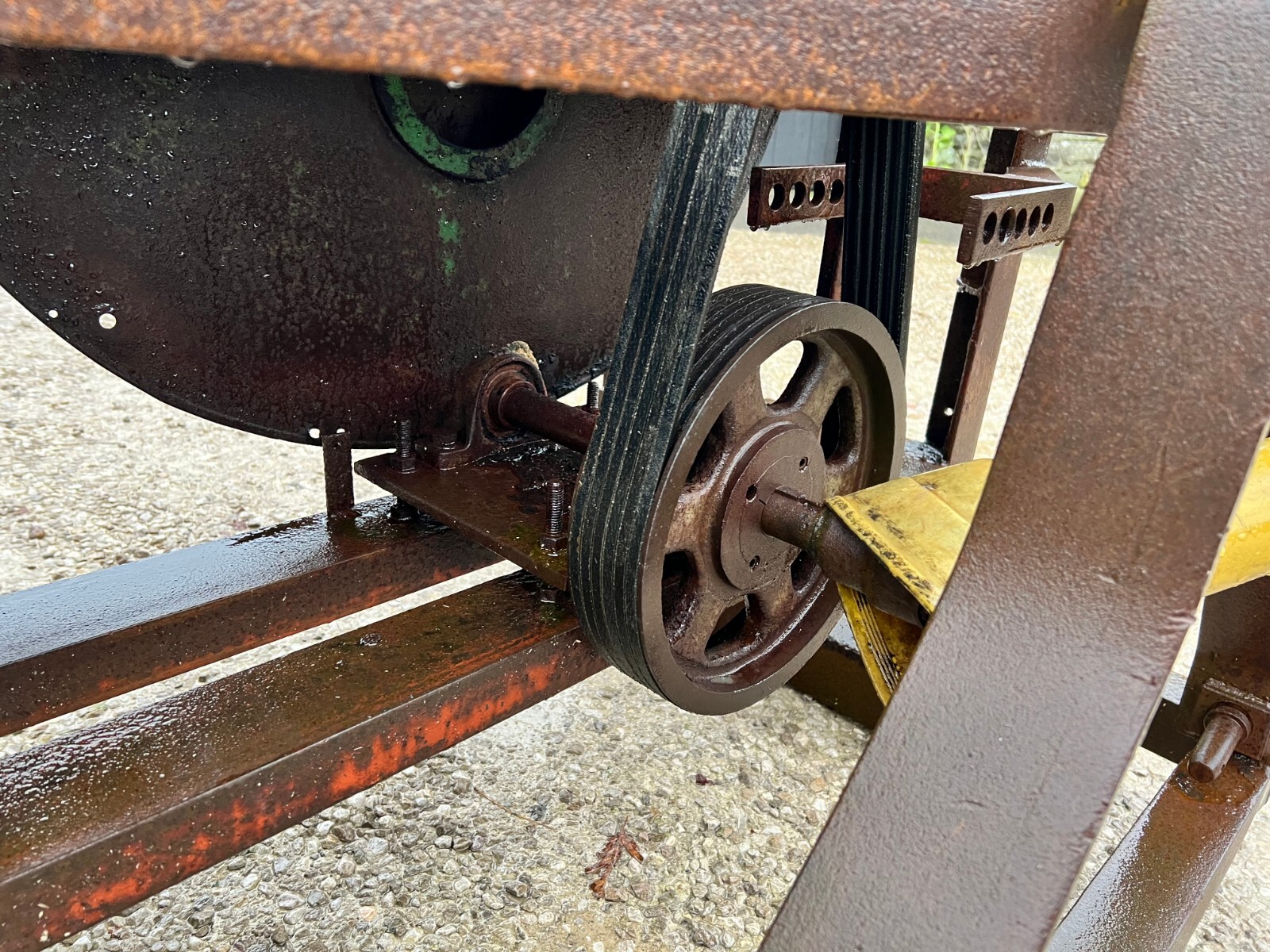 #B1645 Large tractor mounted PTO forestry / sleeper ripping sawbench ...