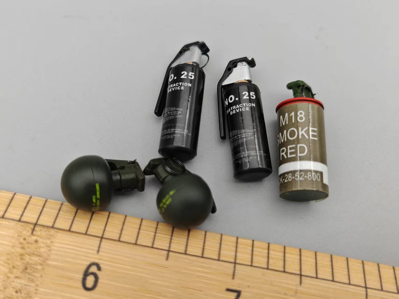 DAMTOYS DAM 93004 1/6 Scale Task Force Ranger Sgt.First Class Grenades ...