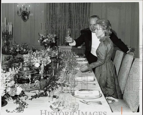 1970 Press Photo Lucy Winchester and John Ficklin prepare for White ...