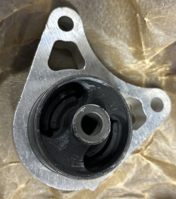 GENUINE LANDROVER KHC500070 Differential Mount fits FREELANDER #H03 ...