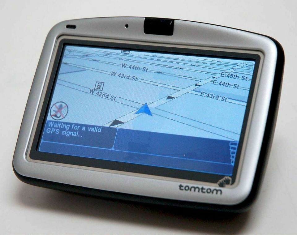 TomTom GO 710 Car Portable GPS Navigator Unit Set 4" LCD US/Canada Maps ...