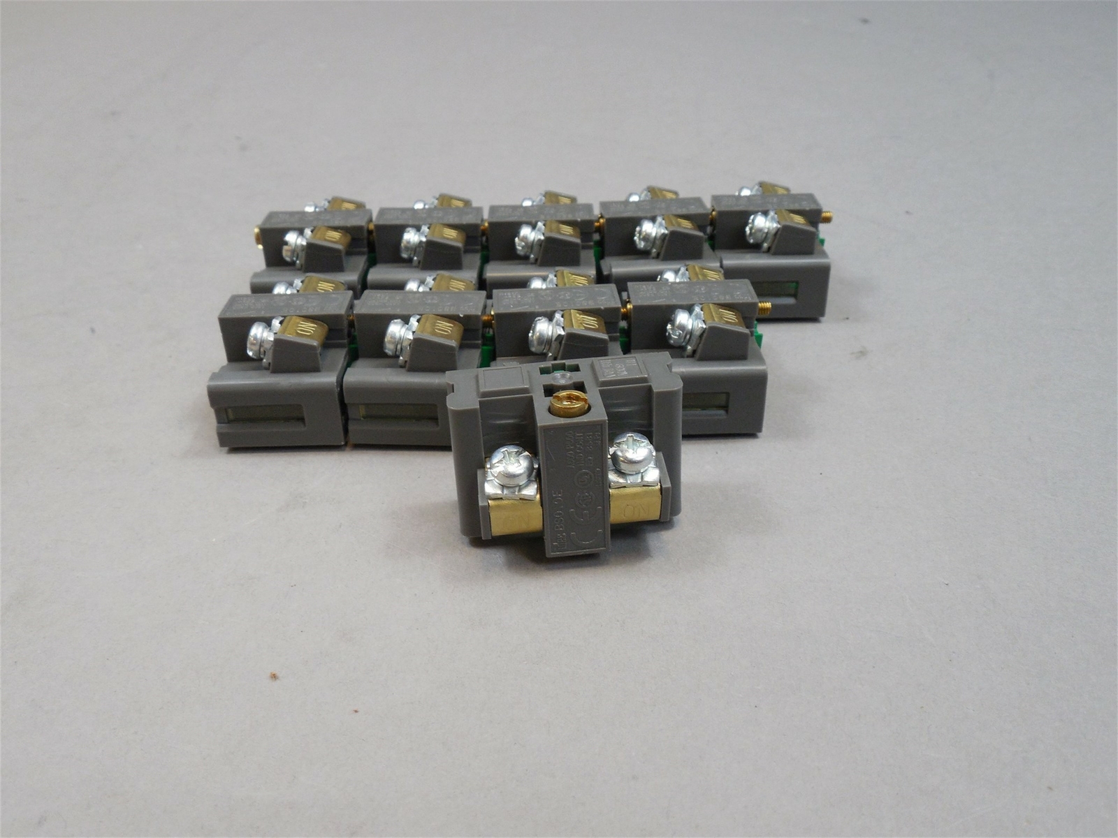 Lot of 10 Idec BS-010E Switch Contact Block BS010E | eBay