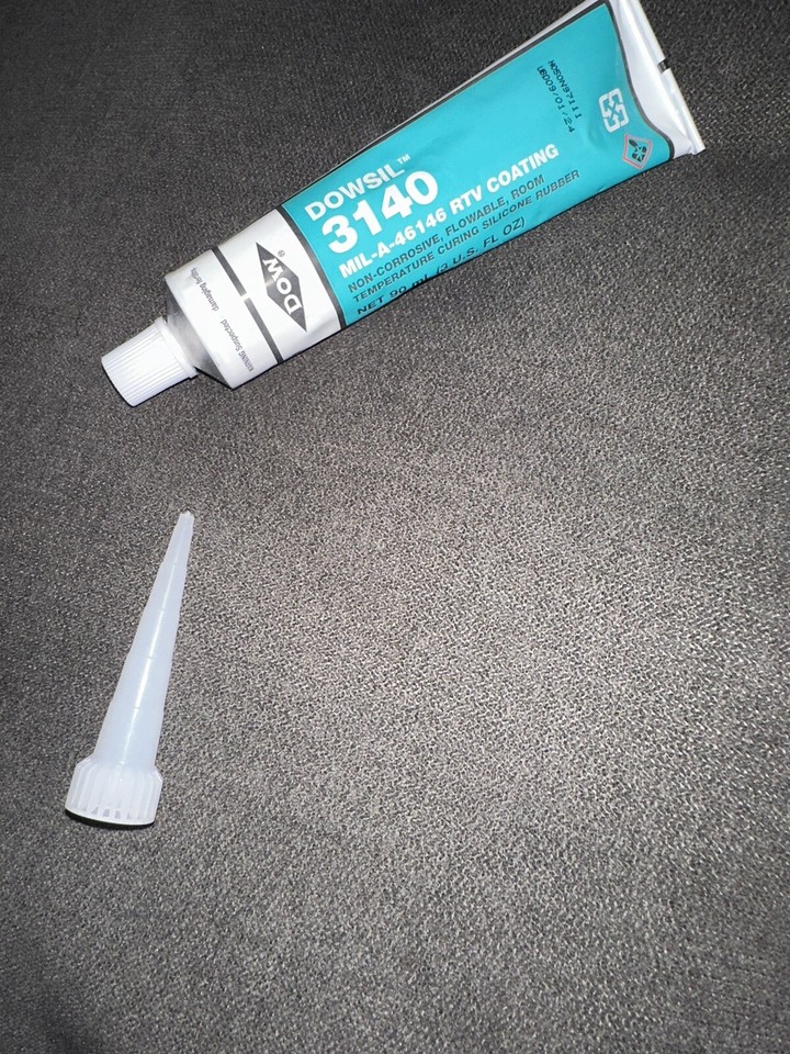 *SHIP FROM US* NEW DOW DOWSIL Adhesive Sealant 3140 RTV 3oz ** UBD 09 ...