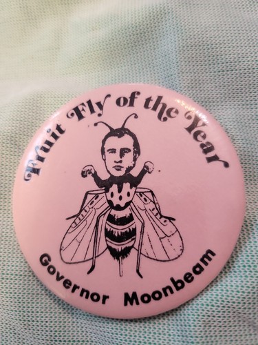 GOVERNOR MOONBEAM. Jerry Brown/ California pinback pin button. E 117 | eBay