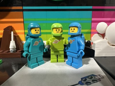 LEGO Classic Spaceman Lot Of 3 W/ Custom 🎨 Space Helmet & Air Tank | eBay