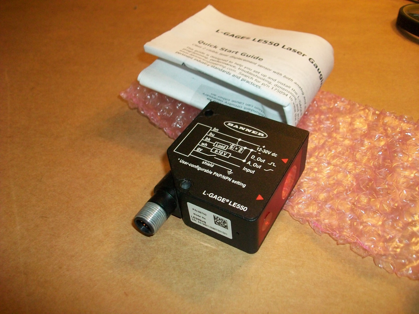 Banner Laser Displacement Sensor 1M Range LE550UQ NEW | eBay