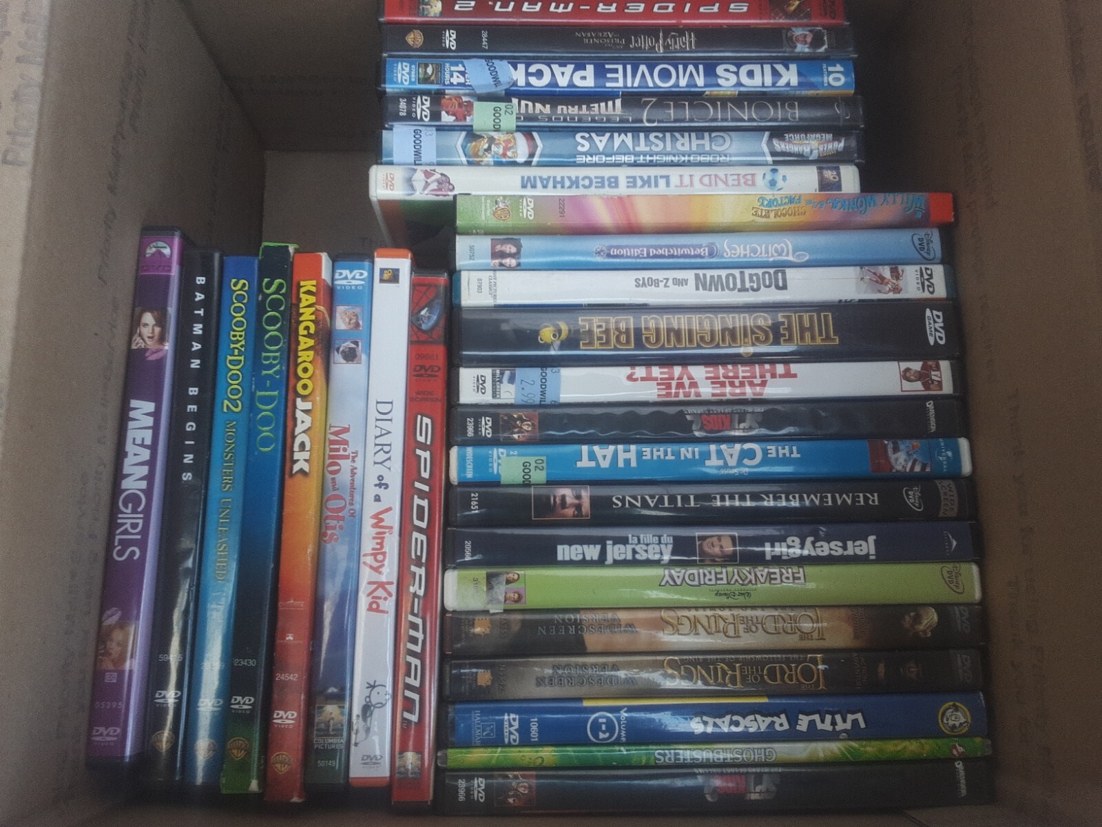 Lot of 28 kids movie adventure films ,DVD MOVIES,amazing titles trl1 ...