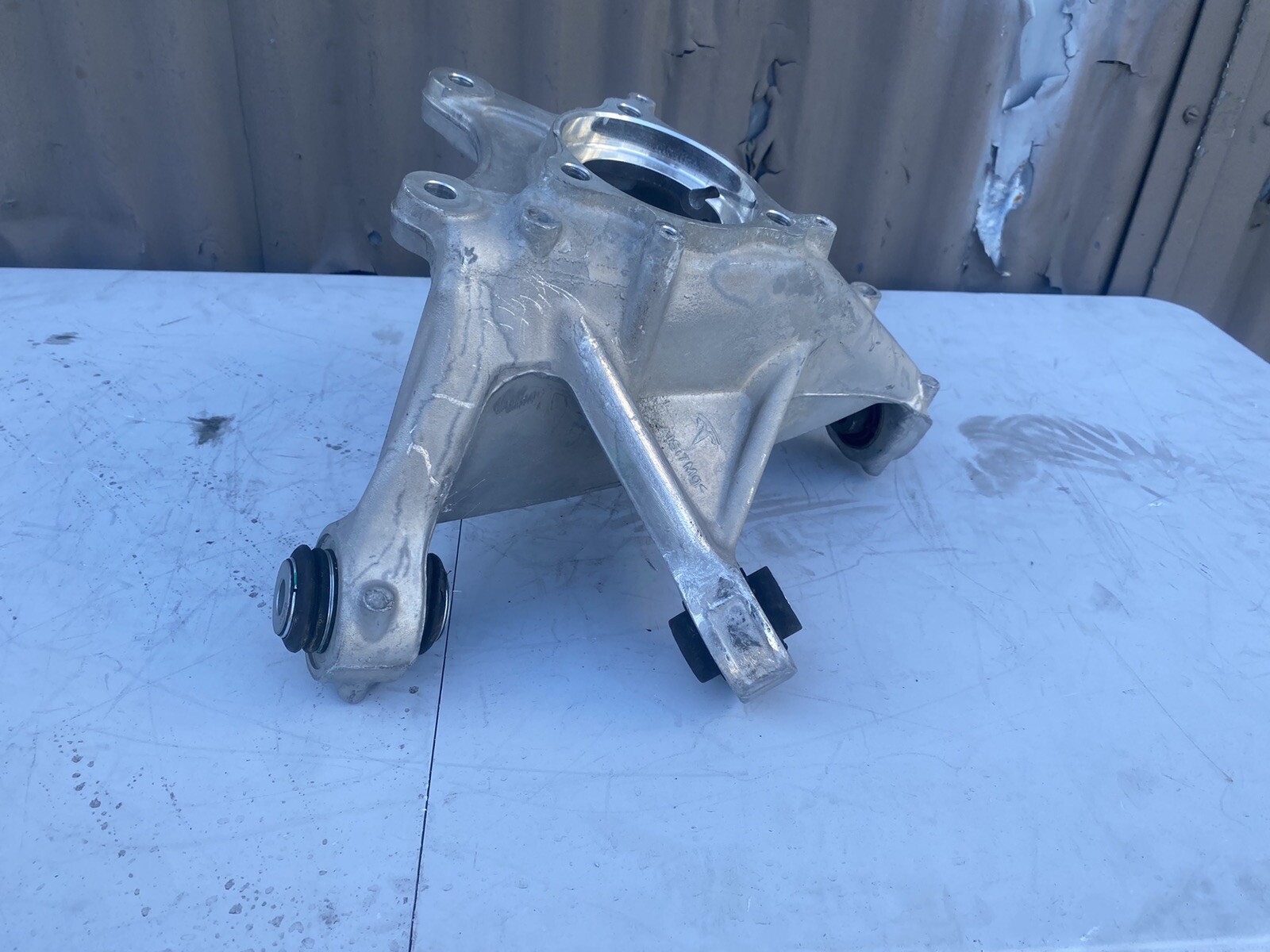 2020-2022 Tesla Model Y Rear Right RH Knuckle Spindle Hub Carrier ...