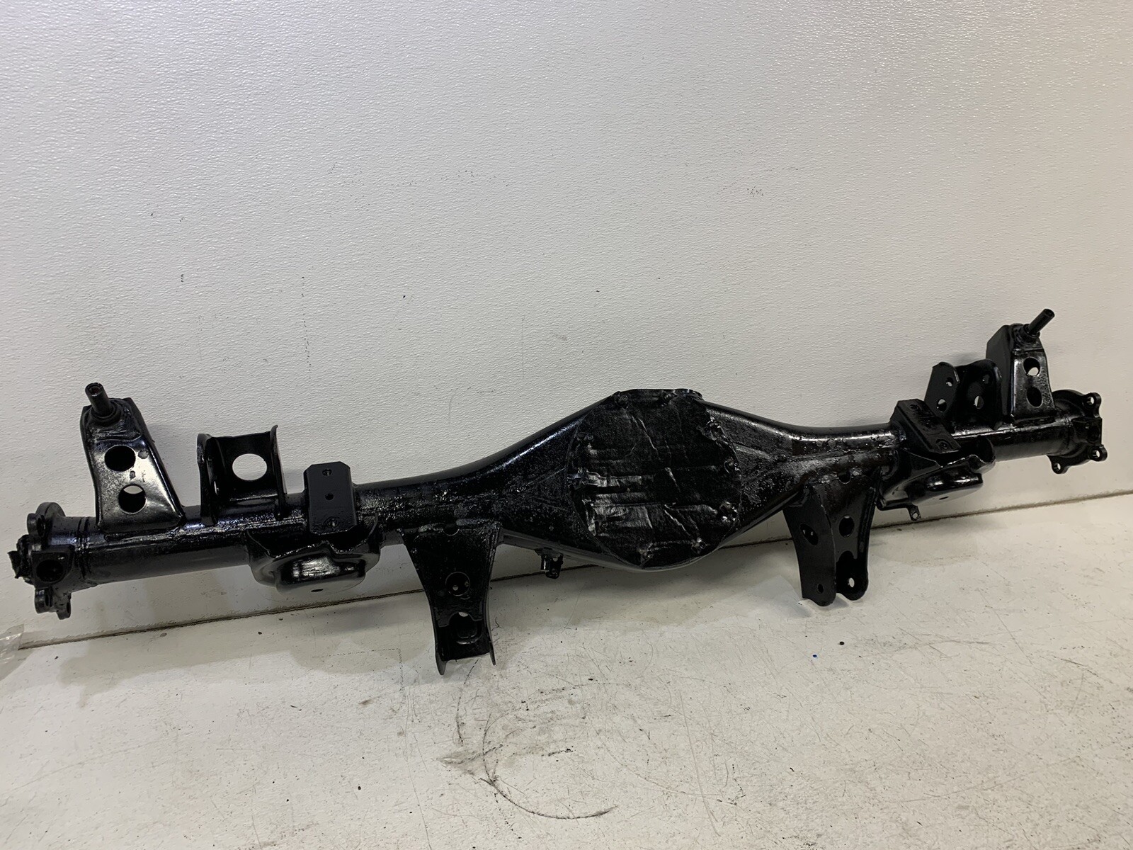 2001-2004 Toyota Sequoia Rear Axle Differential Housing BARE | RWD 4WD ...