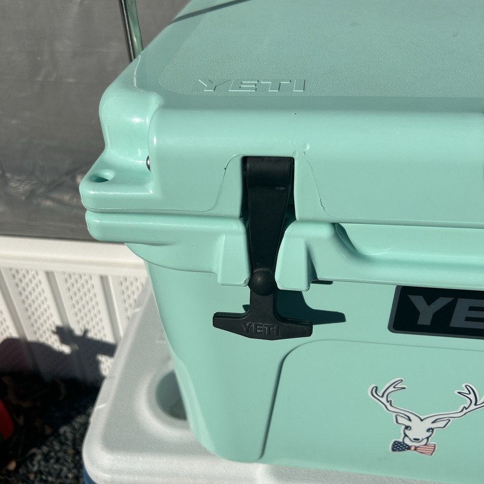 Yeti Roadie YR20-74 Cooler with Metal Handle - Discontinued - Aqua ...