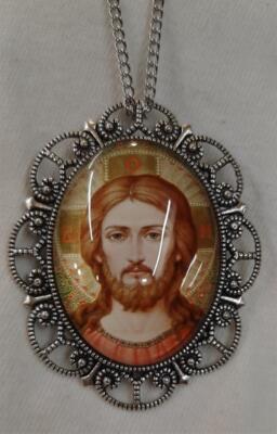 Scalloped Rim Orthodox Sacred Heart of Jesus Motif Silvertone Necklace ...
