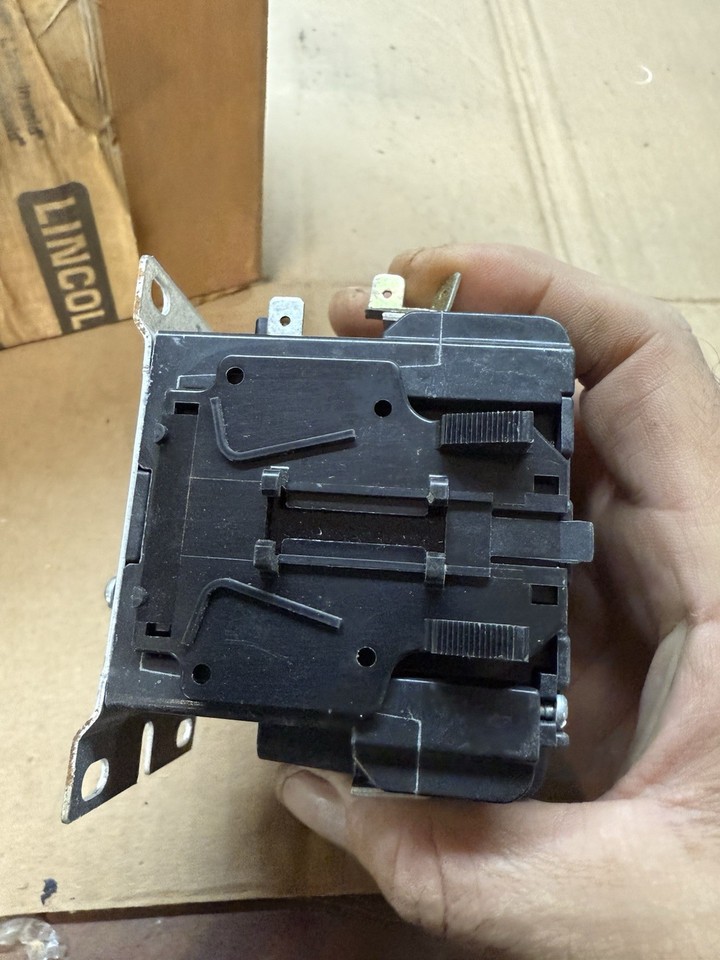 Furnas 42CF35AYBEW For Lincoln Welder 3-Pole 40A Contactor 120V Coil ...