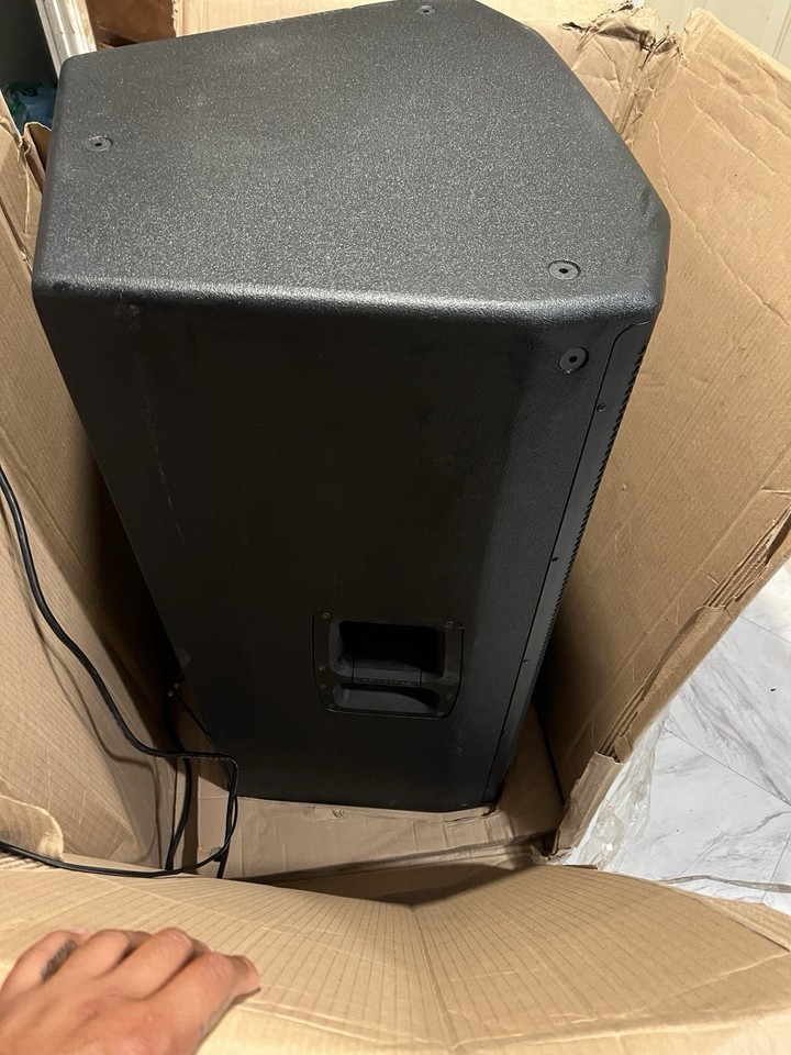 JBL SRX835P 15" Three-Way Bass Reflex Self-Powered System - Black ...