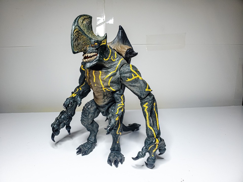 NECA Pacific Rim Tresspasser & Axehead Ultra Deluxe Figures | eBay