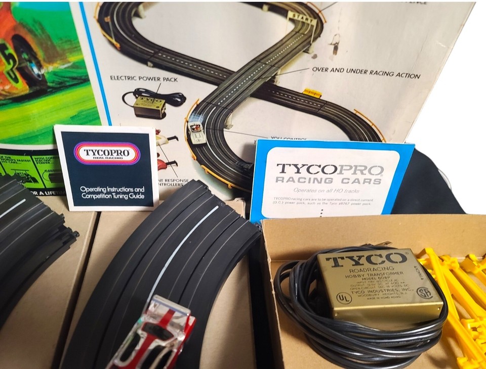 Vintage Tyco pro International Pro Slot Car Racing Track Set With Cars ...