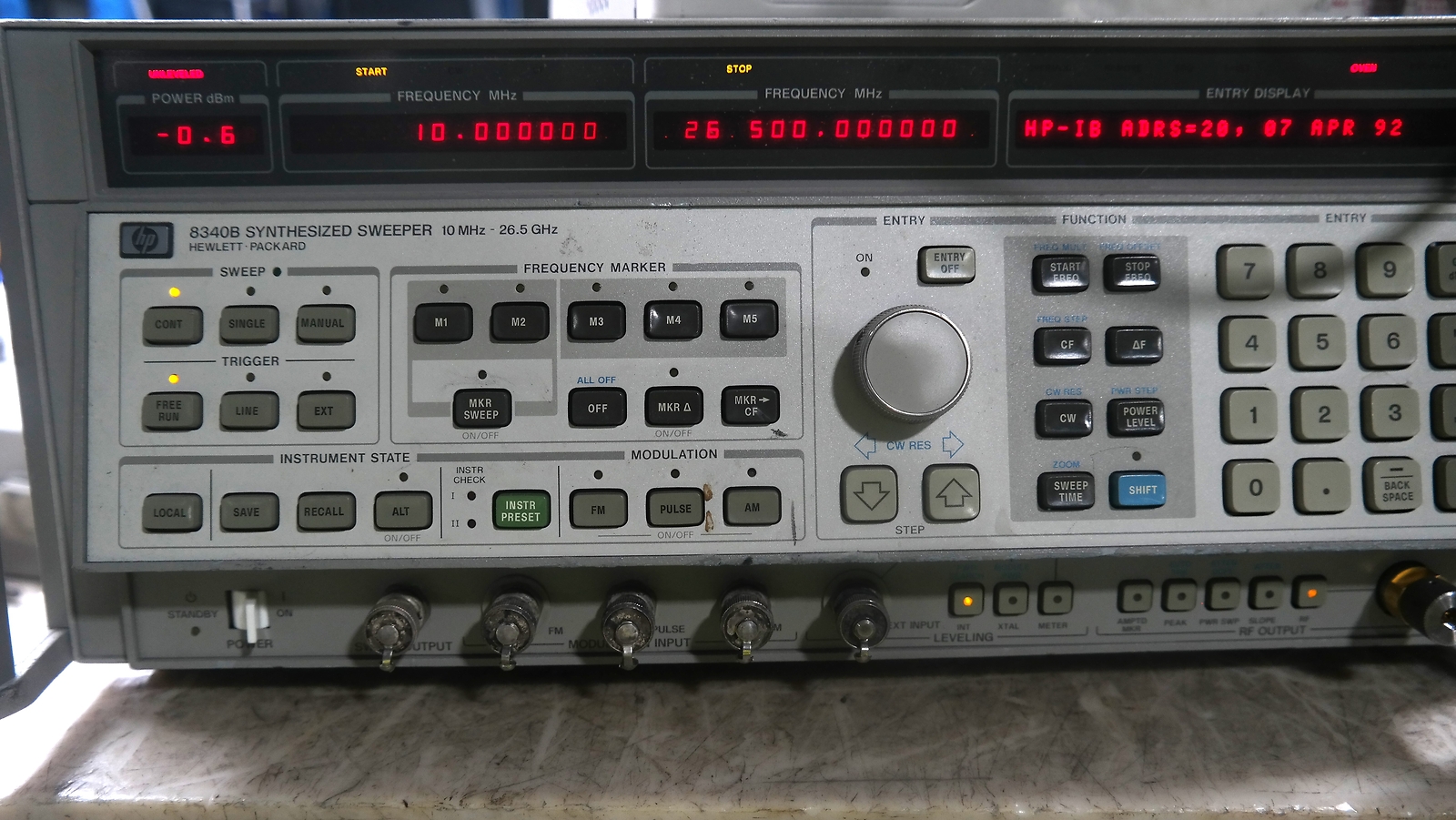 HP 8340B Synthesized Sweeper 10 MHz to 26.5 GHz | eBay