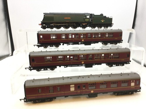 Hornby R2436 OO Gauge The Pines Express Train Pack | eBay
