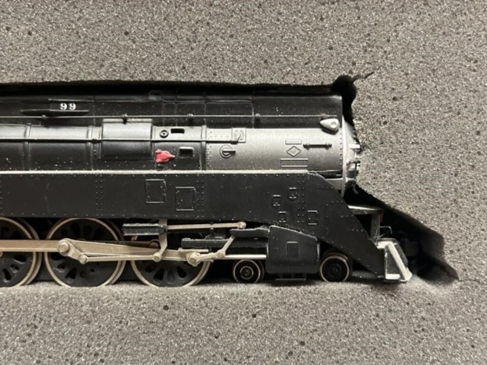 Bachmann Southern Pacific 4446 HO Scale Streamlined 4-8-4 Steam ...